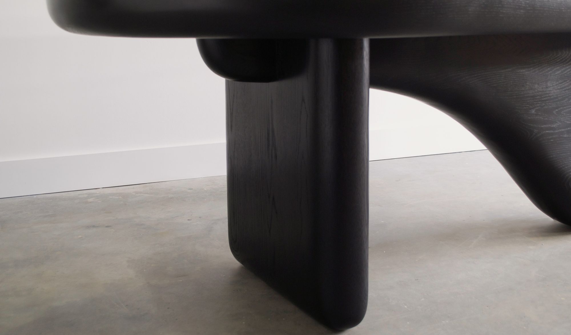 MOTO Dining Table