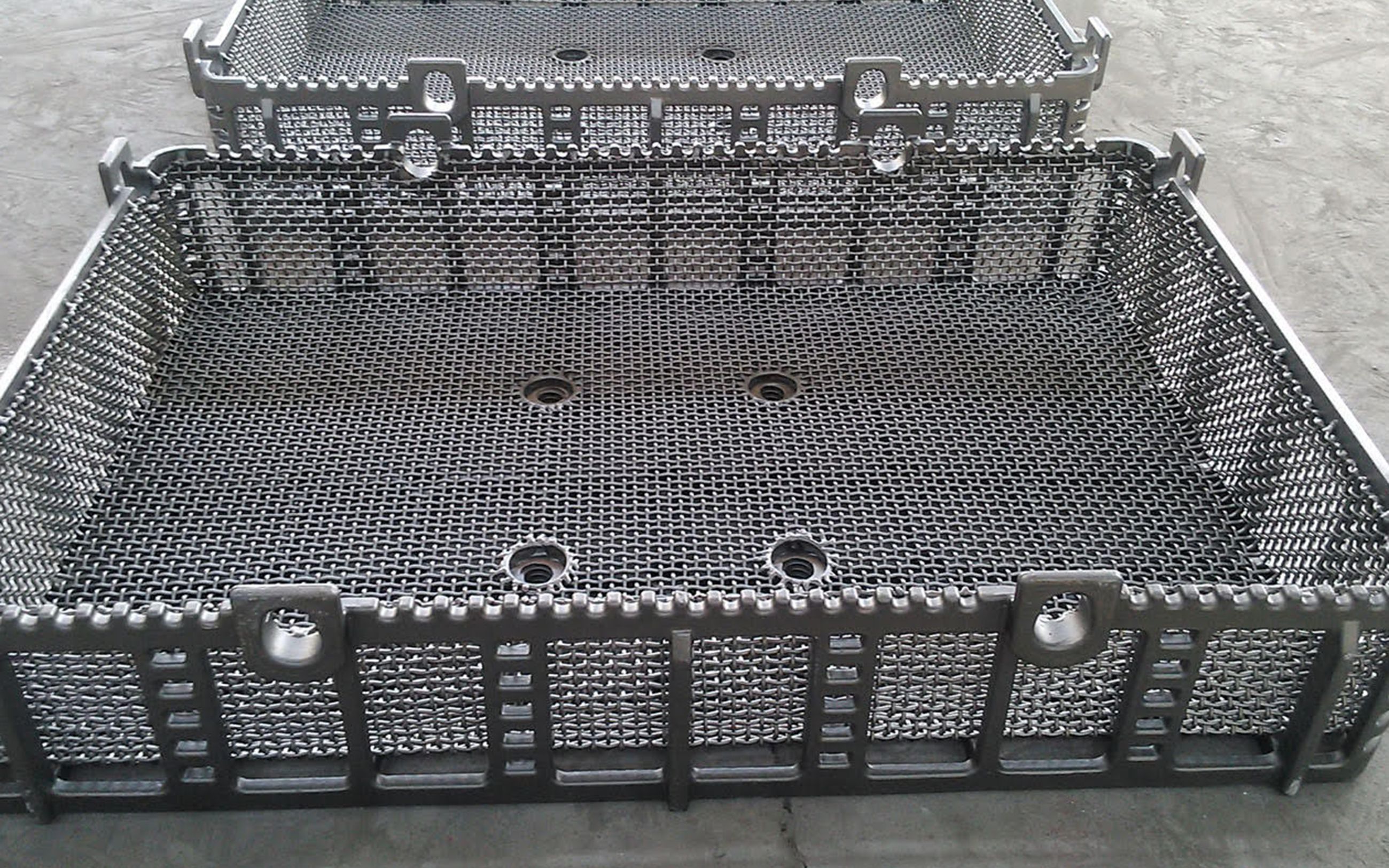 Trays, Grids and Fixtures