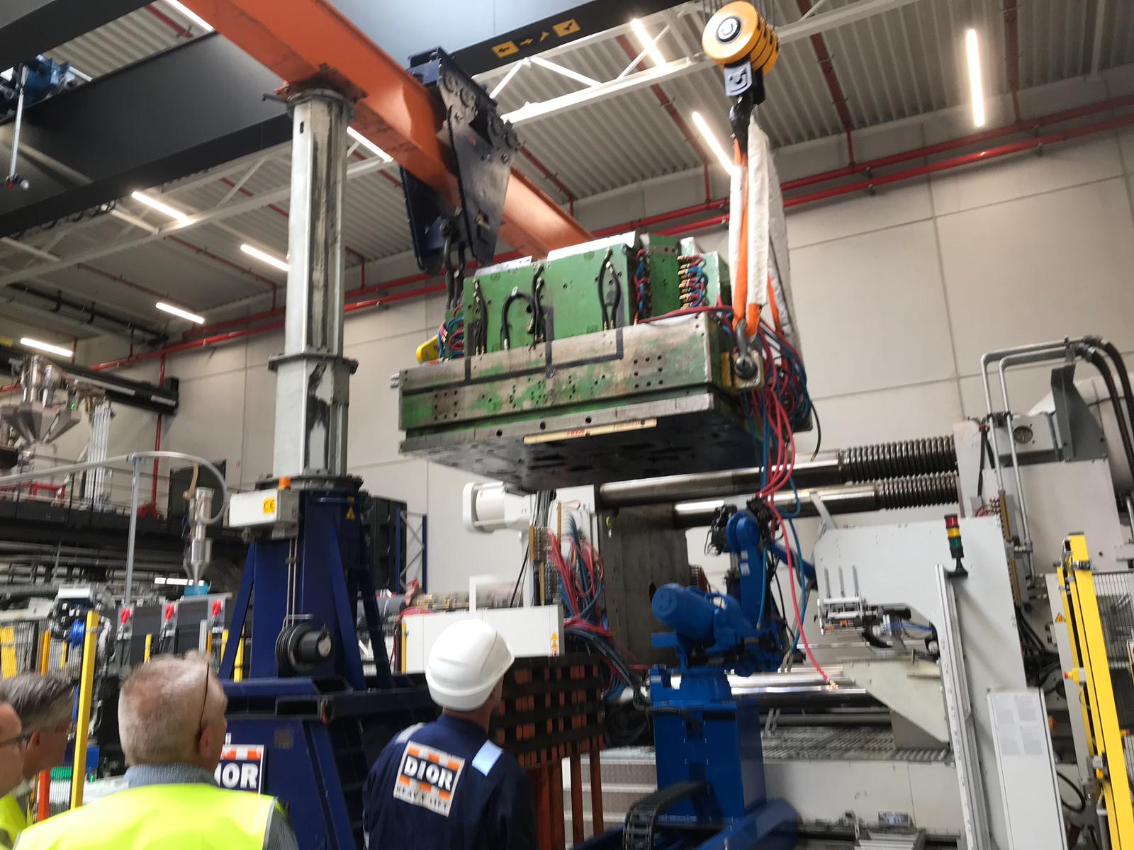 Matrijs plaatsen 53 ton | DIOR Heavylift