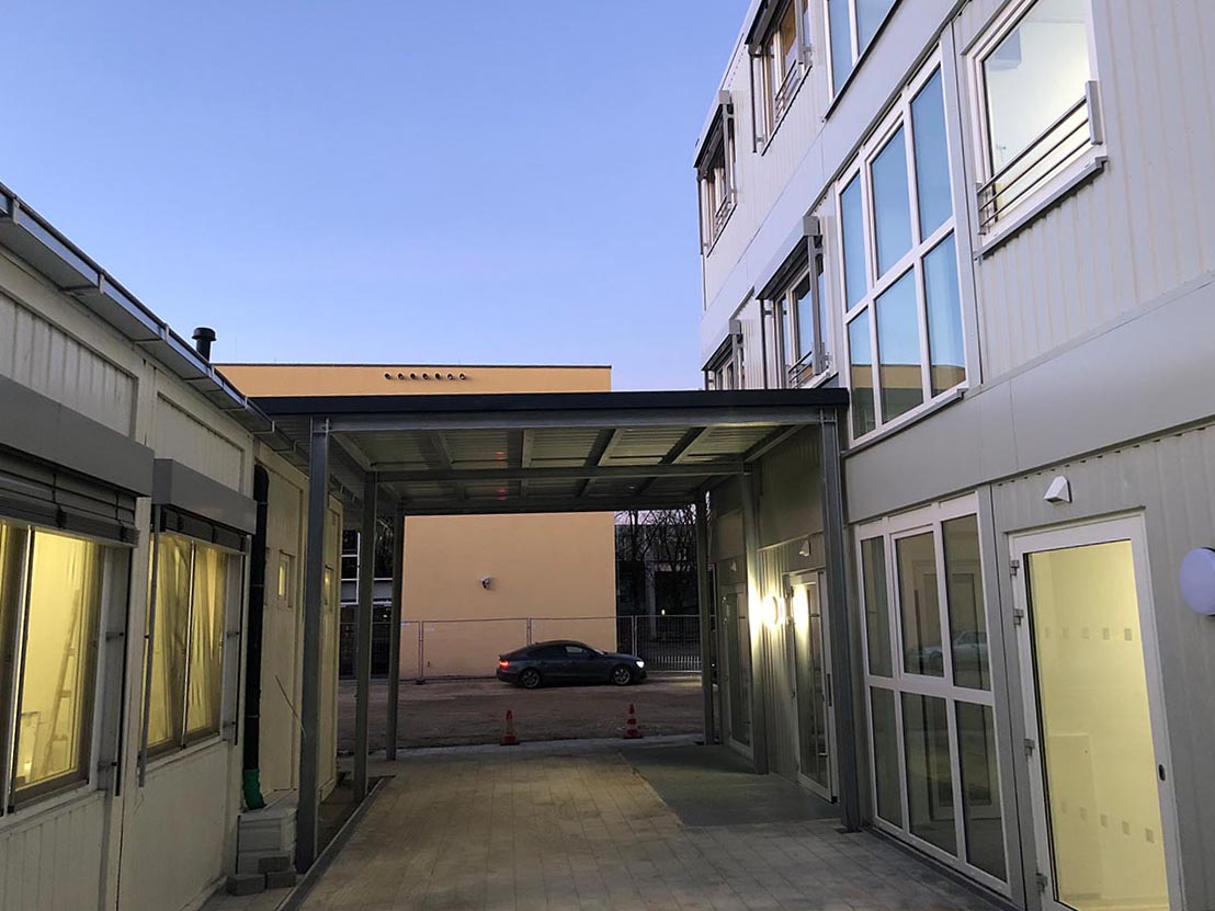 CREABLO GmbH - Aufbau einer zweistöckigen Containeranlage in München