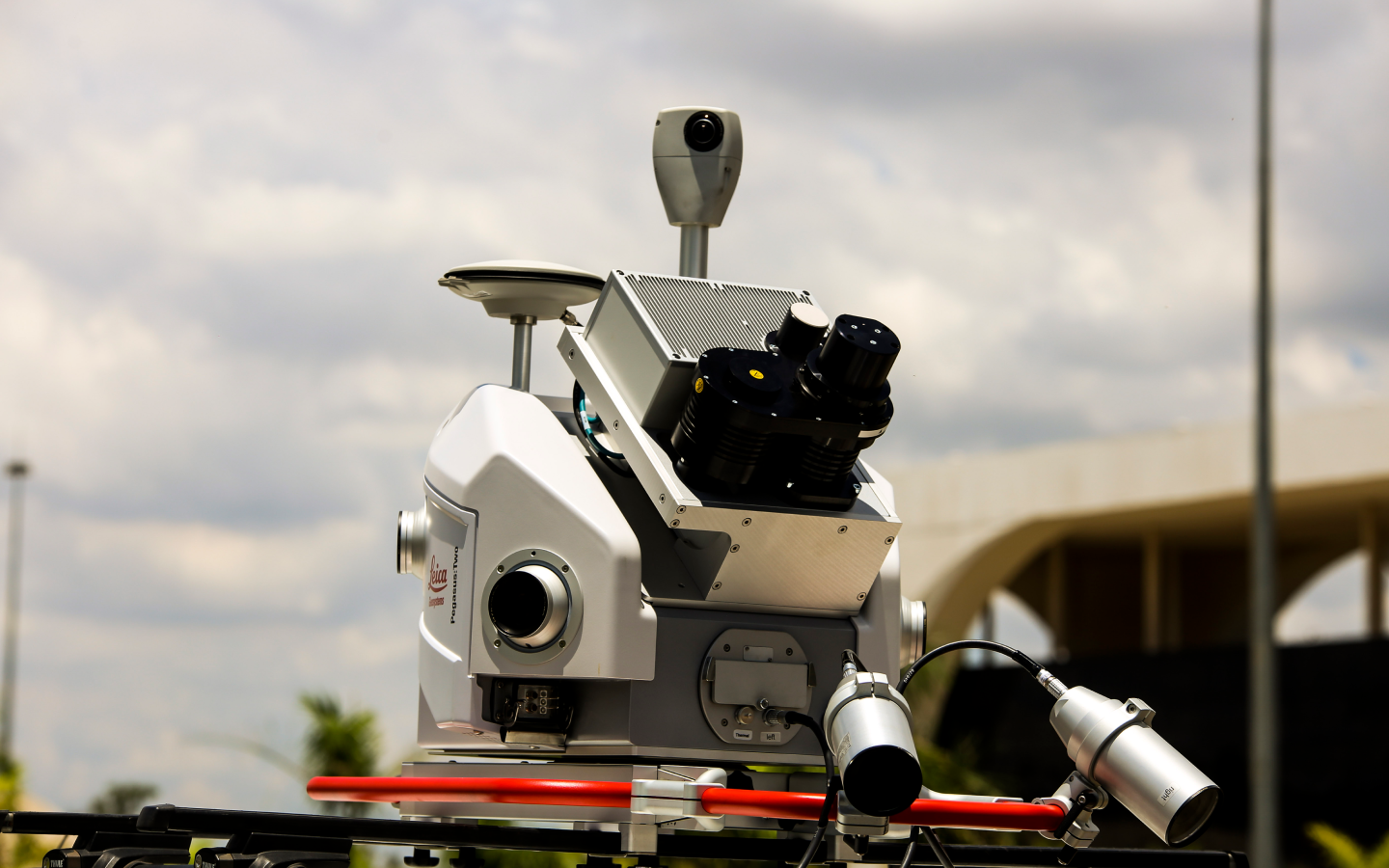 Leica Pegasus-Two (Mobile Mapping Scanner System) - Strata Engenharia