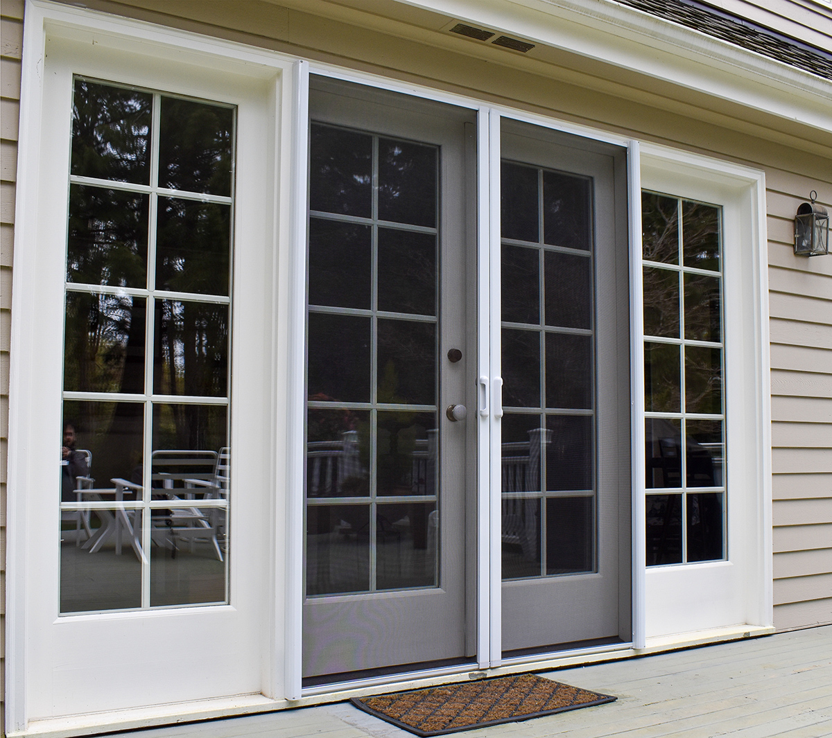 How Do Retractable Screen Doors Work and Improve Your Home's ...