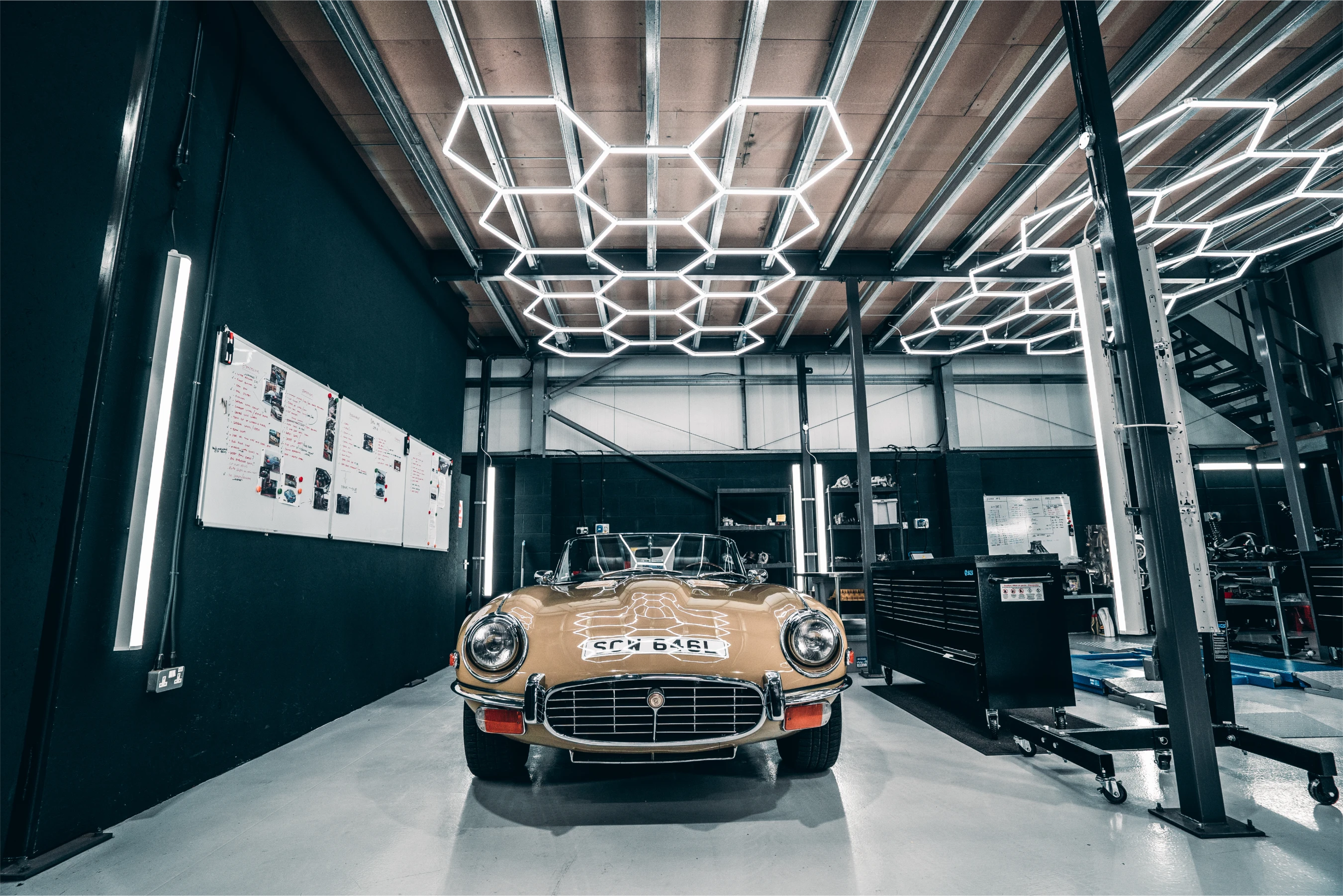 AutoRARA: Classic Car Restoration & Restomod Mastery