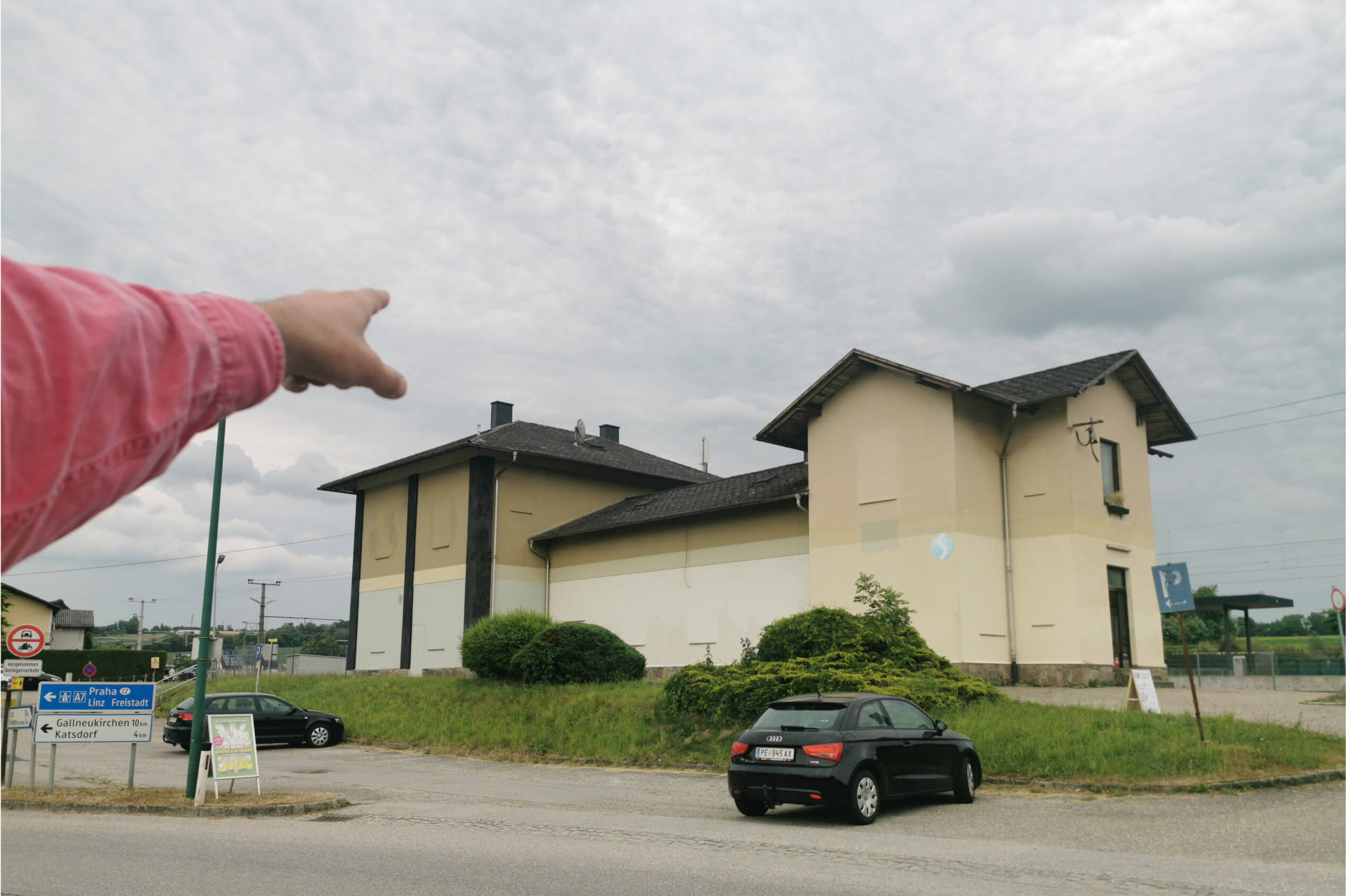 Giveaways / Hideaways - Seth Weiner & Antoine Turillon