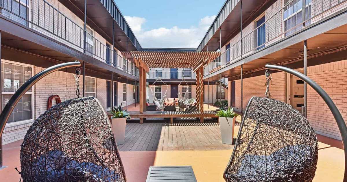 Pease Parkside Apartments - Nature & Urban Living in Austin, TX